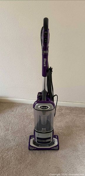 Shark Navigator Upright Vacuum NV586 | Maxsold