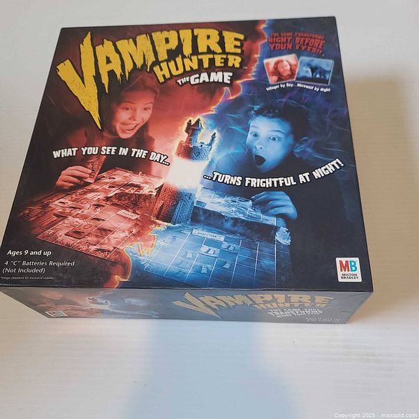 Vampire Hunter Electronic Board Game 2002 | Maxsold