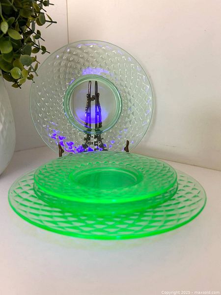 Imperial Diamond uranium glass plates, 4 | Maxsold