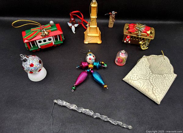10 Assorted Christmas Tree Ornaments | Maxsold