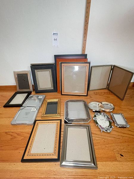 Assorted photo frames, approx. 16 pieces | Maxsold