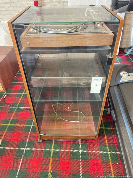 Dual CS 606 turntable with stereo cabinet | Maxsold