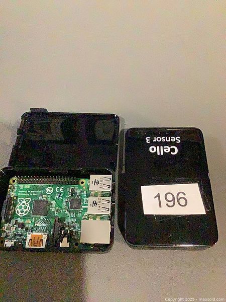 Raspberry Pi Model B+ V1.2 boards ×2 with case | Maxsold