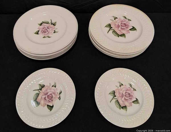 Eight floral pink rose china plates | Maxsold