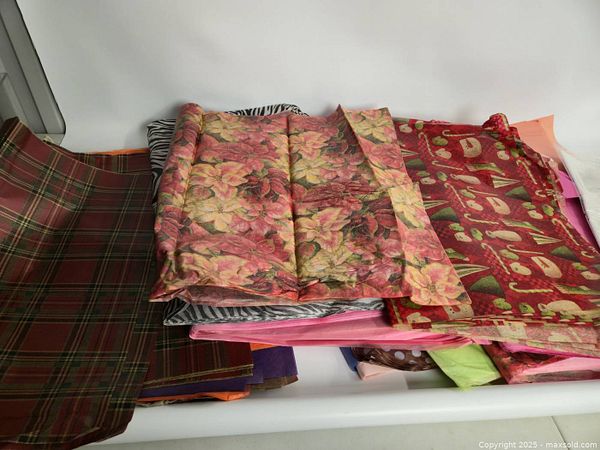 Assorted tissue gift wrapping paper 25+ sheets | Maxsold