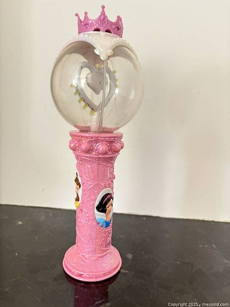 Disney Princess pink light-up spinning wand | Maxsold