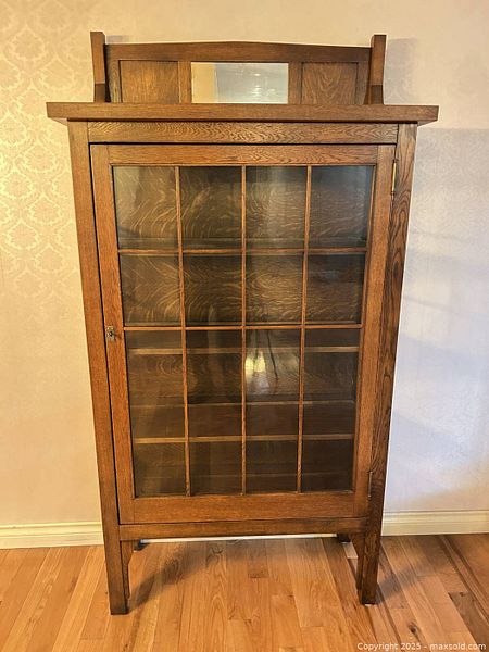 Arts & Crafts oak display cabinet | Maxsold