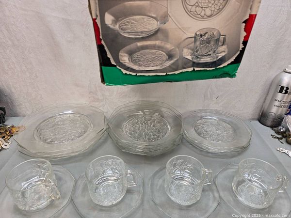 Princess House Fantasia clear glass 20-piece dinnerware set | Maxsold