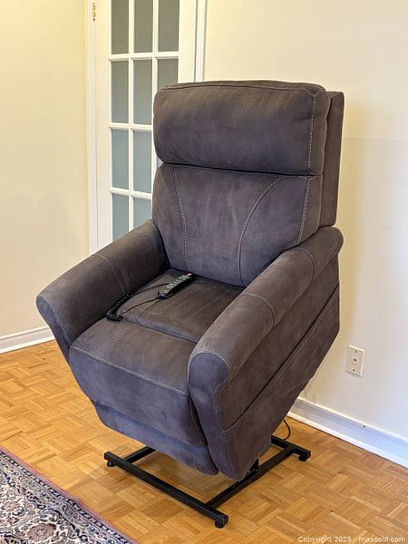 Wellwise Urbana Power Lift Recliner Chair | Maxsold