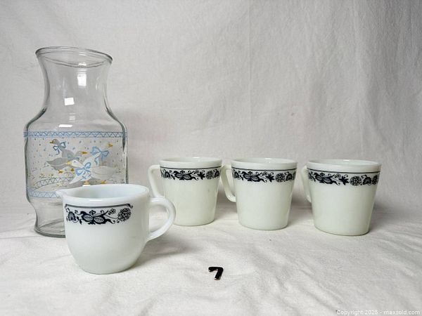 Pyrex blue floral mugs, creamer and duck juice jug | Maxsold
