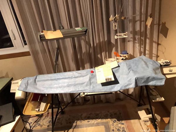 Passap Duomatic 80 knitting machine | Maxsold