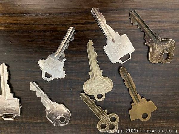 Assorted Metal House Keys | Maxsold