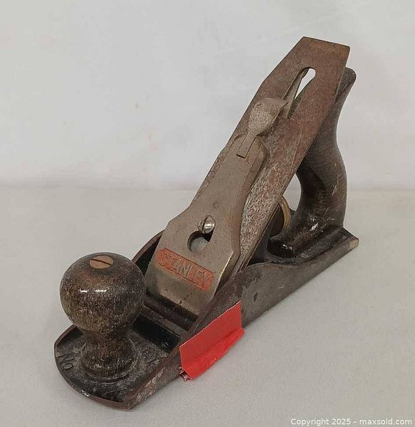 Vintage Stanley Smoothing Bench Plane | Maxsold