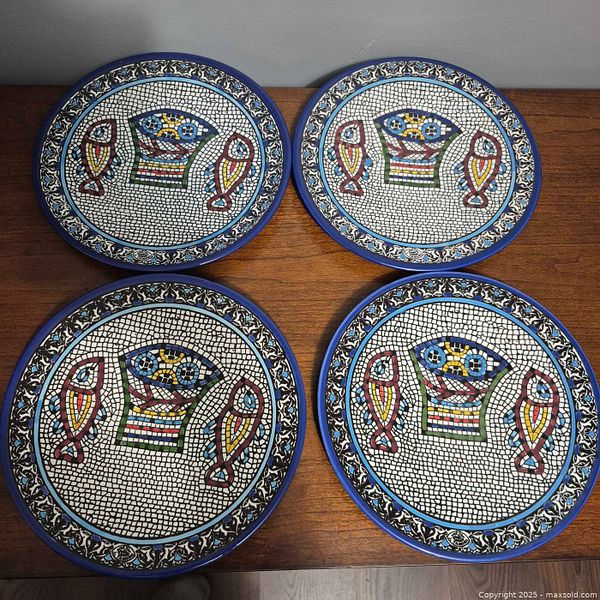Set of 4 hand-painted ceramic wall plates | Maxsold