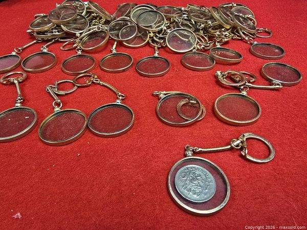 Vintage round coin display keychains bulk | Maxsold