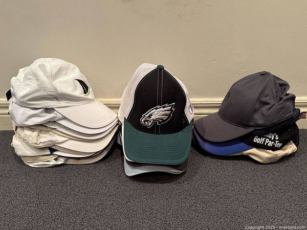 Large lot of golf and baseball caps | Maxsold