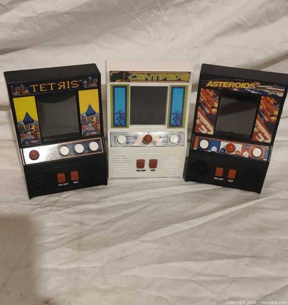 Atari handheld LCD arcade games | Maxsold