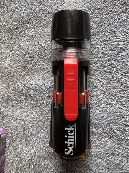 Schick multi-bit pocket screwdriver | Maxsold