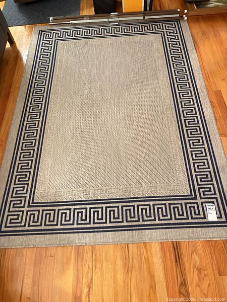 Beige flatweave area rug 5' x 7' navy Greek key border | Maxsold