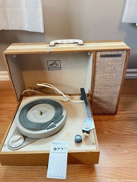 RCA Victor Suitcase Record Player | Maxsold