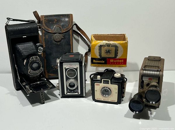 Collection of vintage Kodak cameras | Maxsold