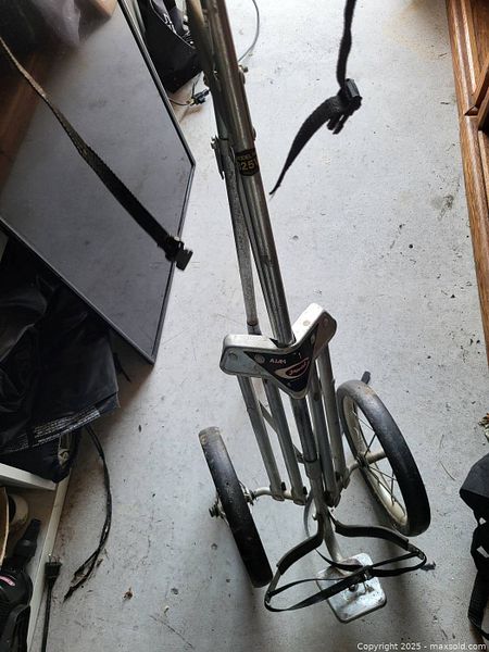 Folding two-wheel golf push cart model 325 | Maxsold