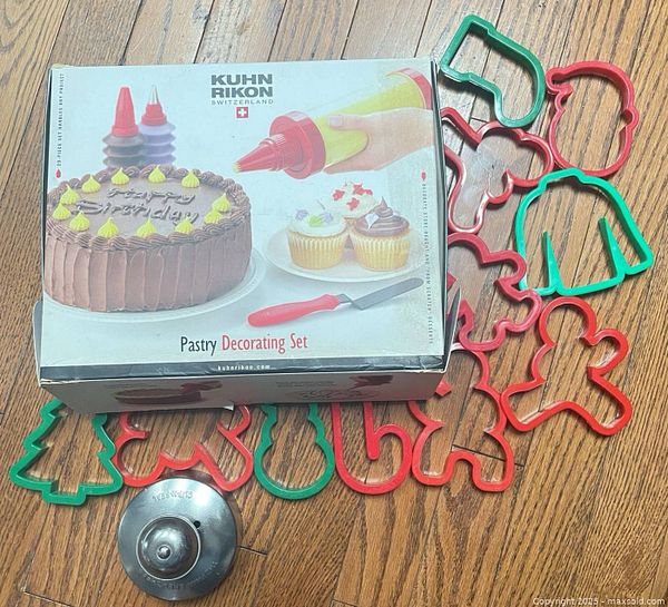 Kuhn Rikon pastry decorating set, Pampered Chef Cut 'N Seal and holiday ...