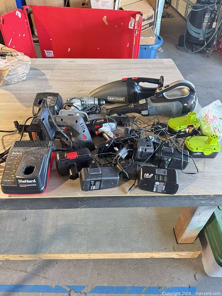 Cordless power tools, batteries, charger | Maxsold