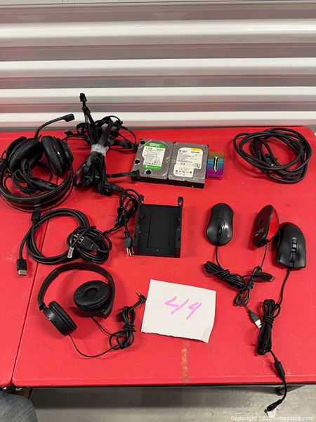 Assorted computer peripherals – headphones, mice, hard drives | Maxsold