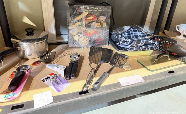 Mixed kitchen utensils and small cookware | Maxsold