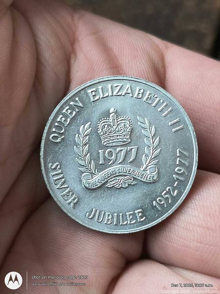 1977 Queen Elizabeth II Silver Jubilee coin | Maxsold