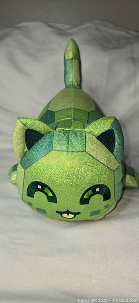 Aphmau MeeMeows Celestial Emerald Cat Plush 11" | Maxsold