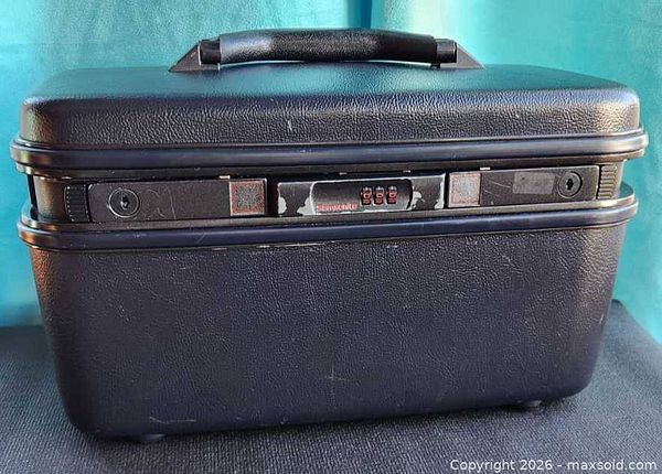 Samsonite dark blue hard cosmetic train case | Maxsold