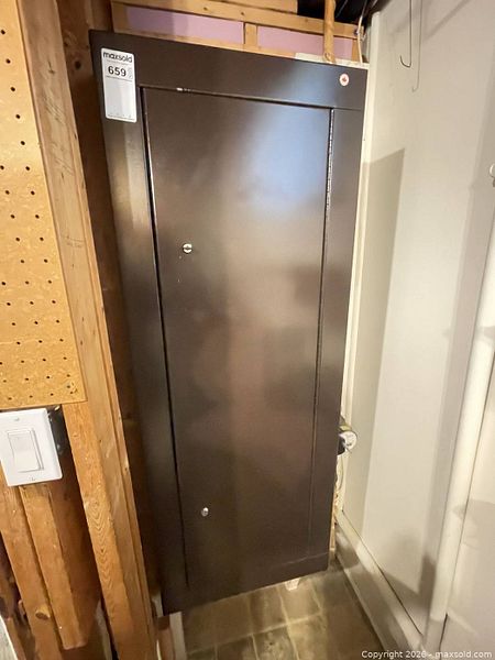 Metal Upright Sportsman Cabinet Safe | Maxsold