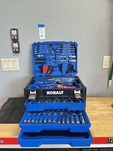 Kobalt mechanic socket and ratchet set in case | Maxsold