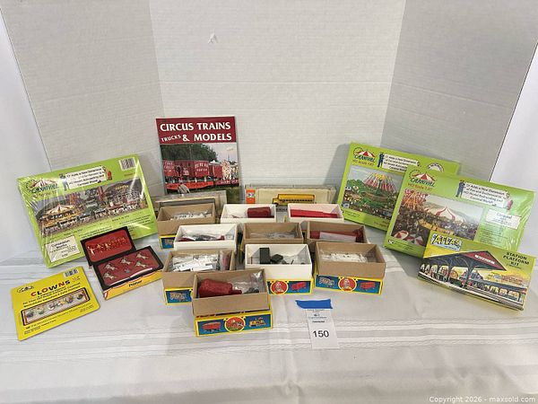 HO scale carnival & train accessory lot | Maxsold