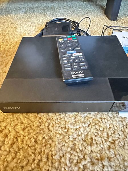 Sony Blu-ray Disc DVD player with remote | Maxsold