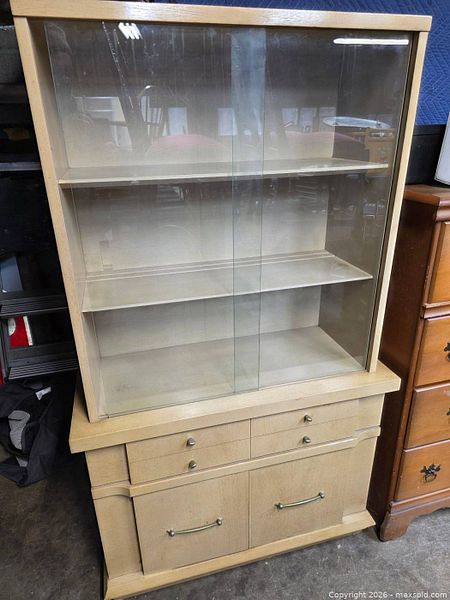 Basic-Witz blonde china cabinet | Maxsold