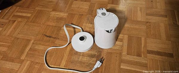 Cuisinart white electric kettle | Maxsold