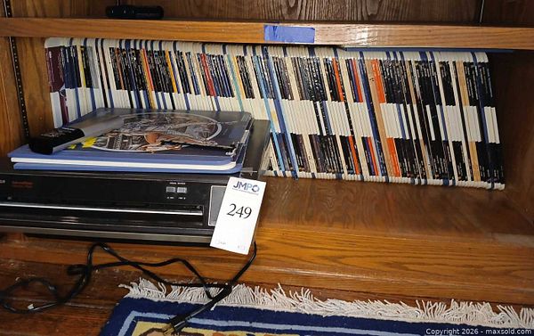 RCA SelectaVision SGT 075 VideoDisc player with approx 120 CED movie ...