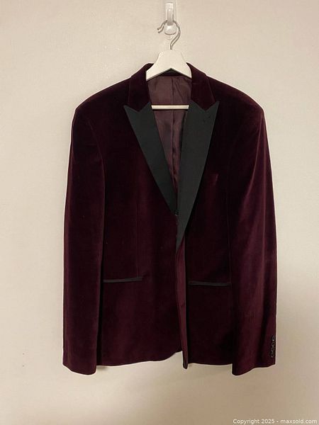 Men's red velvet jacket | Maxsold