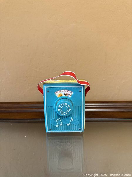 Vintage Fisher-Price Music Box Pocket Radio Frère Jacques 1964 | Maxsold