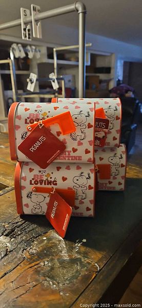Peanuts Snoopy Valentine Mini Tin Mailboxes | Maxsold