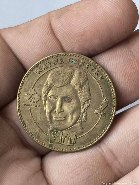 Wayne Gretzky / Joe Sakic hockey collector coin | Maxsold