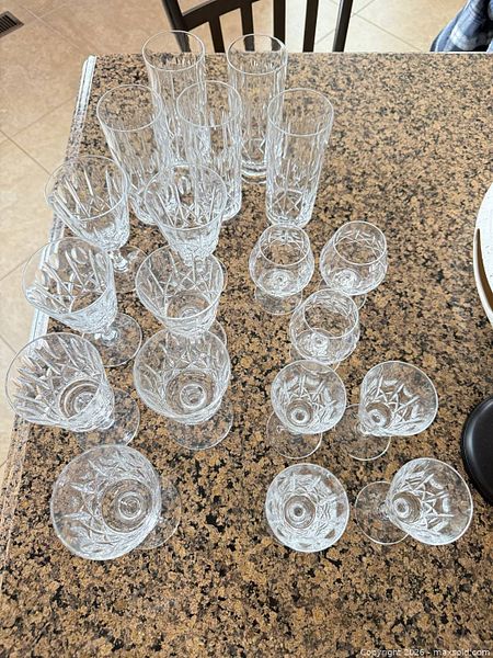 Lead Crystal Cut Glassware 19-Piece Set | Maxsold