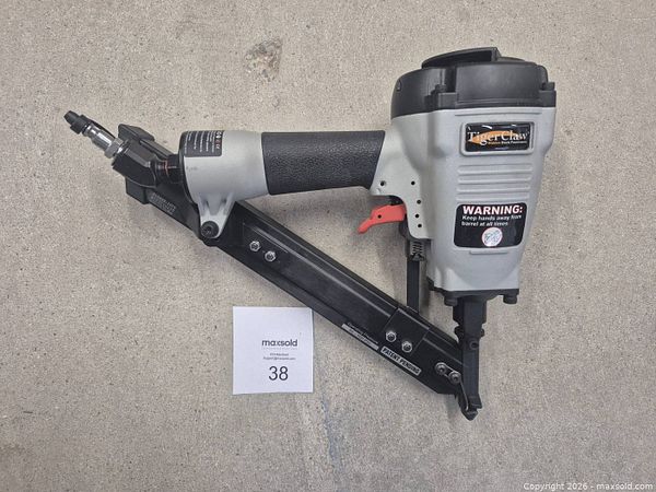 Tiger Claw pneumatic installation gun with Trex Hideaway fasteners ...