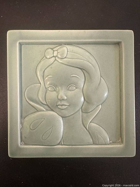 Snow White green glazed 4" ceramic tile | Maxsold