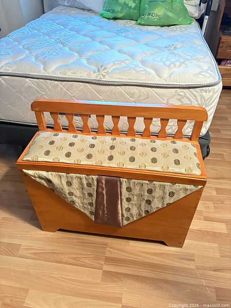 Solid Wood Bedroom Bench with Storage | Maxsold