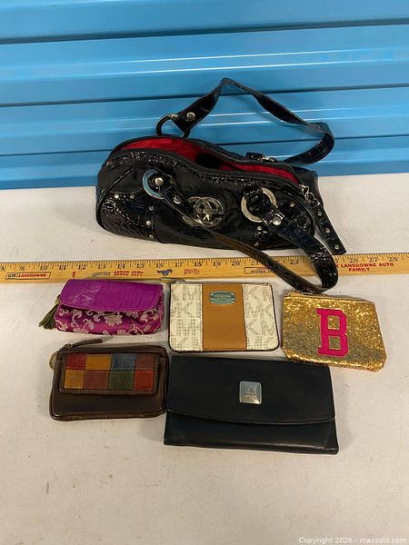 Michael Kors Handbag and Wallets Lot | Maxsold