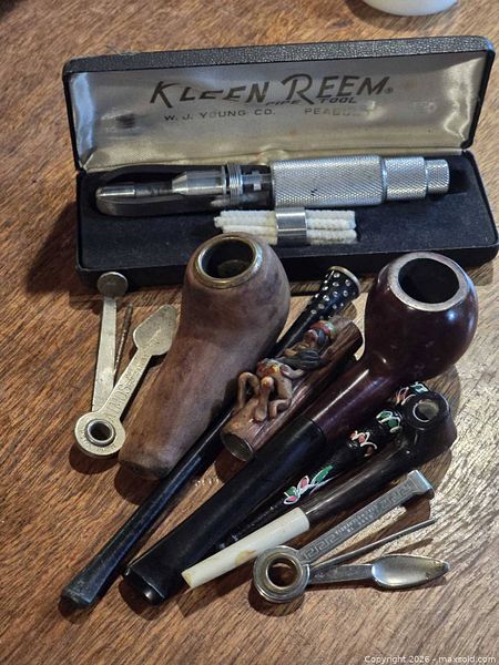 Kleen Reem pipe reamer set, 2 wooden pipes, 3 cigarette holders, 2 ...